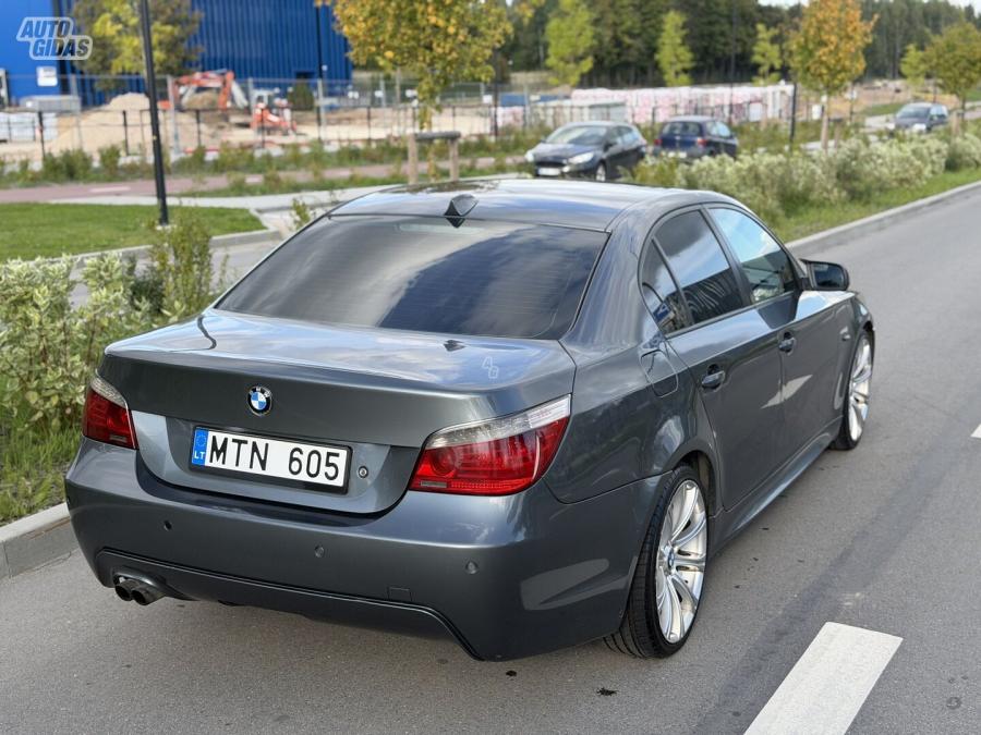 Pelēks BMW 530 2004 Viļņa, ar dzinēja tilpumu 3.00 L un nobraukumu 371 tūkst. km par 4650 €, foto 10 vietnē AUTOMOTO.COM.LV