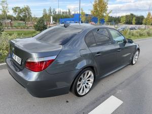 Pelēks BMW 530 2004 Viļņa, ar dzinēja tilpumu 3.00 L un nobraukumu 371 tūkst. km par 4650 €, foto 11 vietnē AUTOMOTO.COM.LV