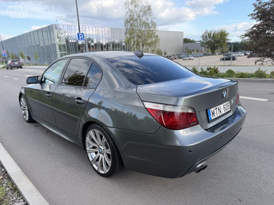 Pelēks BMW 530 2004 Viļņa, ar dzinēja tilpumu 3.00 L un nobraukumu 371 tūkst. km par 4650 €, foto 13 vietnē AUTOMOTO.COM.LV
