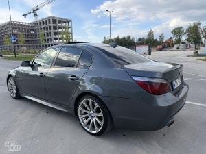 Pelēks BMW 530 2004 Viļņa, ar dzinēja tilpumu 3.00 L un nobraukumu 371 tūkst. km par 4650 €, foto 14 vietnē AUTOMOTO.COM.LV
