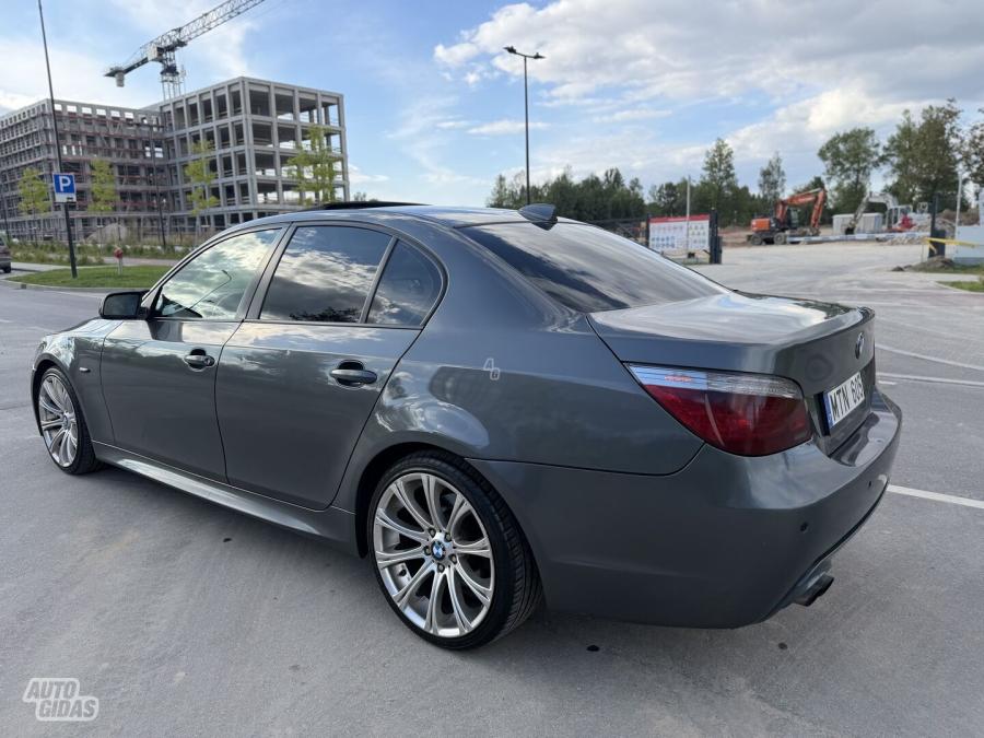 Pelēks BMW 530 2004 Viļņa, ar dzinēja tilpumu 3.00 L un nobraukumu 371 tūkst. km par 4650 €, foto 14 vietnē AUTOMOTO.COM.LV