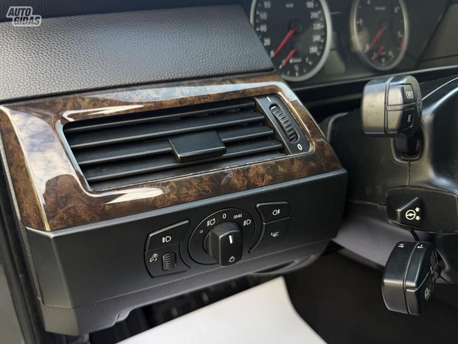 Pelēks BMW 530 2004 Viļņa, ar dzinēja tilpumu 3.00 L un nobraukumu 371 tūkst. km par 4650 €, foto 21 vietnē AUTOMOTO.COM.LV