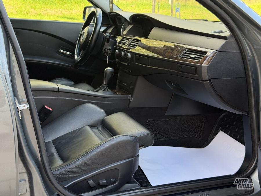 Pelēks BMW 530 2004 Viļņa, ar dzinēja tilpumu 3.00 L un nobraukumu 371 tūkst. km par 4650 €, foto 30 vietnē AUTOMOTO.COM.LV