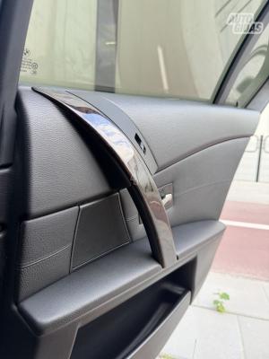 Pelēks BMW 530 2004 Viļņa, ar dzinēja tilpumu 3.00 L un nobraukumu 371 tūkst. km par 4650 €, foto 33 vietnē AUTOMOTO.COM.LV
