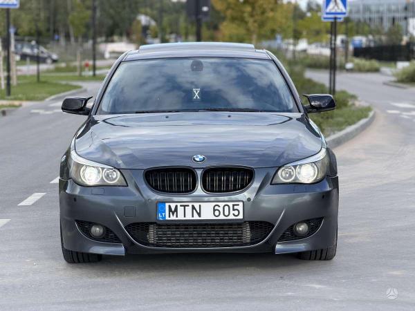 BMW 530 2004 Viļņa vietnē Pelēks BMW 530 2004 Viļņa, ar dzinēja tilpumu 2.99 L un nobraukumu 371 tūkst. km par 4650 €, foto 6 vietnē AUTOMOTO.COM.LV