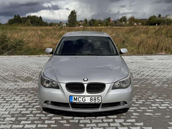 BMW 530 2004 in Klaipeda on AUTOMOTO.COM.LV Grey BMW 530 2004 in Klaipeda, with an engine capacity of 3.00 L and mileage of 470 thousand km for 3100 €, photo 3 on AUTOMOTO.COM.LV