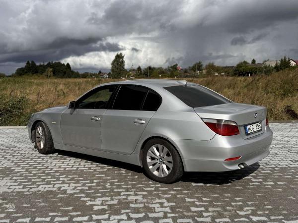 BMW 530 2004 in Klaipeda on AUTOMOTO.COM.LV Grey BMW 530 2004 in Klaipeda, with an engine capacity of 3.00 L and mileage of 470 thousand km for 3100 €, photo 4 on AUTOMOTO.COM.LV