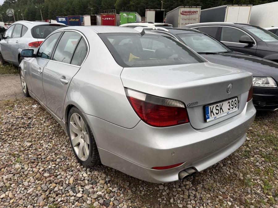 Grey BMW 530 2004 in Vilnius, with an engine capacity of 2.99 L and mileage of 313 thousand km for 1500 €, photo 5 on AUTOMOTO.COM.LV