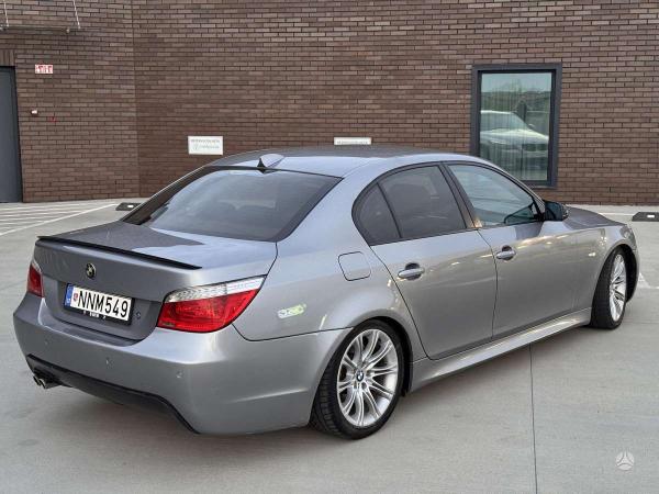 Pelēks BMW 530 2004 Viļņa, ar dzinēja tilpumu 2.99 L un nobraukumu 433 tūkst. km par 4300 €, foto 3 vietnē AUTOMOTO.COM.LV