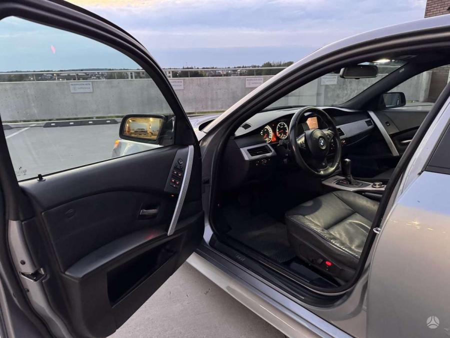 Pelēks BMW 530 2004 Viļņa, ar dzinēja tilpumu 2.99 L un nobraukumu 433 tūkst. km par 4300 €, foto 9 vietnē AUTOMOTO.COM.LV
