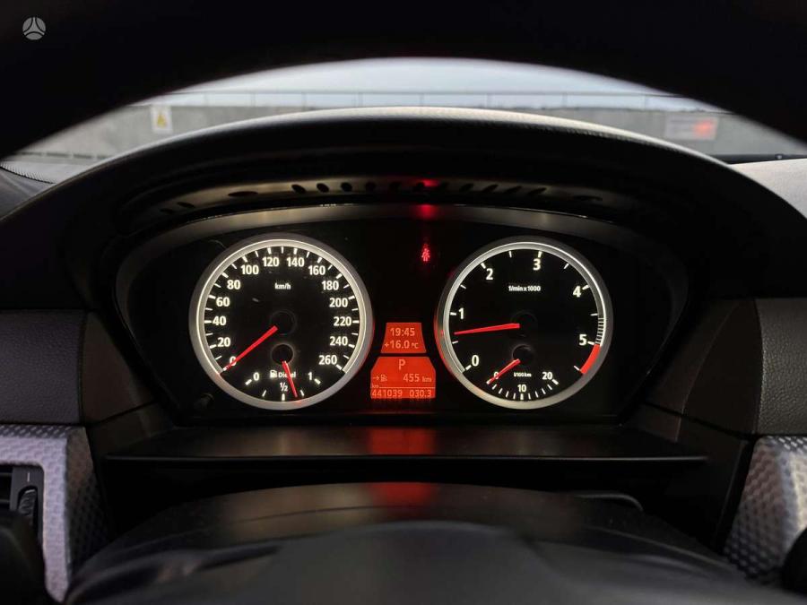 Pelēks BMW 530 2004 Viļņa, ar dzinēja tilpumu 2.99 L un nobraukumu 433 tūkst. km par 4300 €, foto 12 vietnē AUTOMOTO.COM.LV