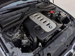Pelēks BMW 530 2004 Viļņa, ar dzinēja tilpumu 2.99 L un nobraukumu 433 tūkst. km par 4300 €, foto 18 vietnē AUTOMOTO.COM.LV