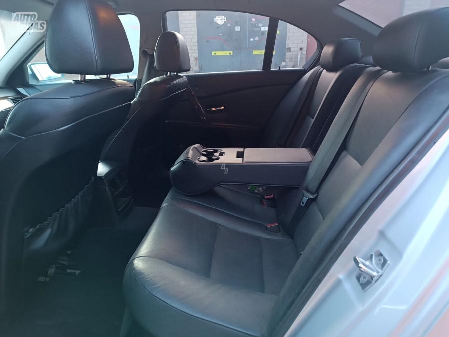 Pelēks BMW 530 2005 Šauļi, ar dzinēja tilpumu 3.00 L un nobraukumu 290 tūkst. km par 2800 €, foto 12 vietnē AUTOMOTO.COM.LV
