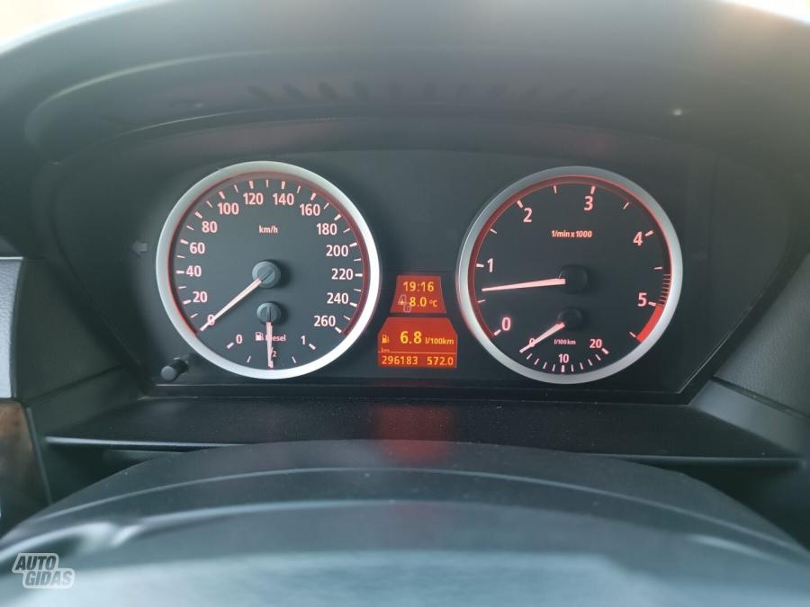 Pelēks BMW 530 2005 Šauļi, ar dzinēja tilpumu 3.00 L un nobraukumu 290 tūkst. km par 2800 €, foto 15 vietnē AUTOMOTO.COM.LV