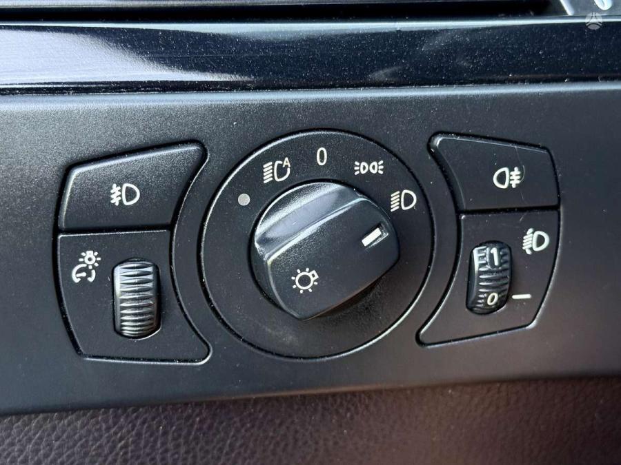 Pelēks BMW 530 2005 Kauņa, ar dzinēja tilpumu 2.99 L un nobraukumu 355 tūkst. km par 3500 €, foto 9 vietnē AUTOMOTO.COM.LV