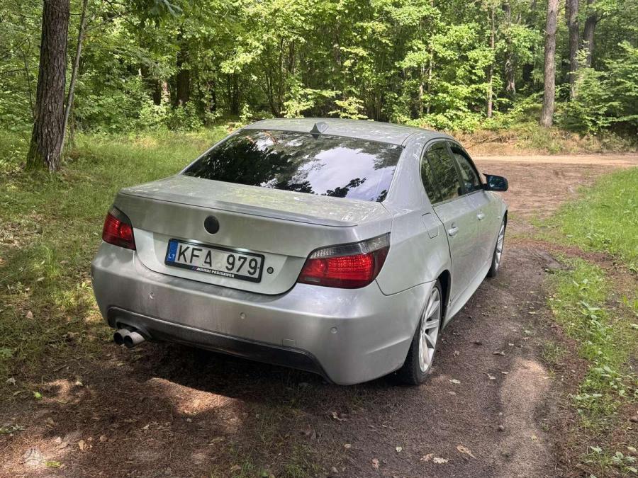 Серый БМВ 530 2005 в Вильнюс, объемом двигателя 2.99 л и пробегом 500 тыс. км за 3500 €, фото 3 на AUTOMOTO.COM.LV