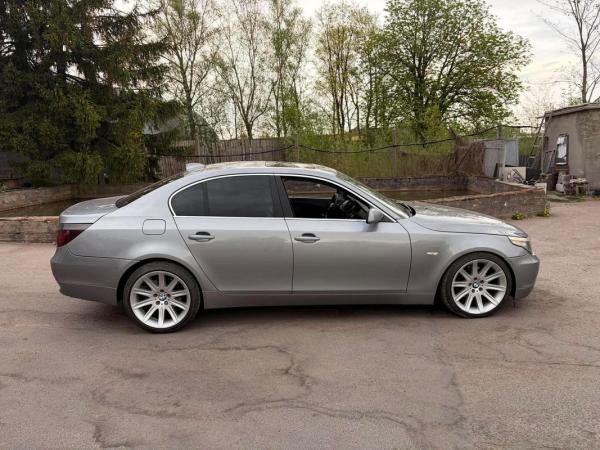 Grey BMW 530 2005 in Tallinn, with an engine capacity of 3.00 L and mileage of 420 thousand km for 6500 €, photo 11 on AUTOMOTO.COM.LV