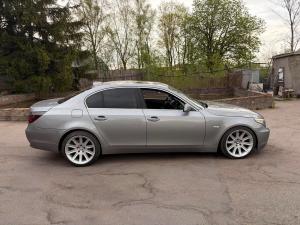 Grey BMW 530 2005 in Tallinn, with an engine capacity of 3.00 L and mileage of 420 thousand km for 6500 €, photo 11 on AUTOMOTO.COM.LV