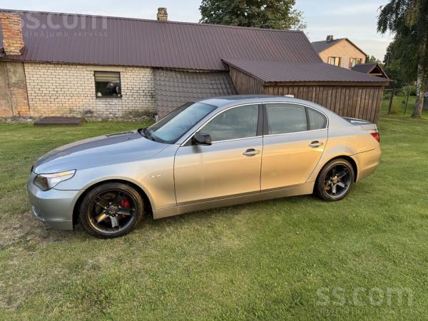 Grey BMW 530 2005 in Aizkraukle, with an engine capacity of 3.00 L and mileage of 320 thousand km for 3450 €, photo 3 on AUTOMOTO.COM.LV