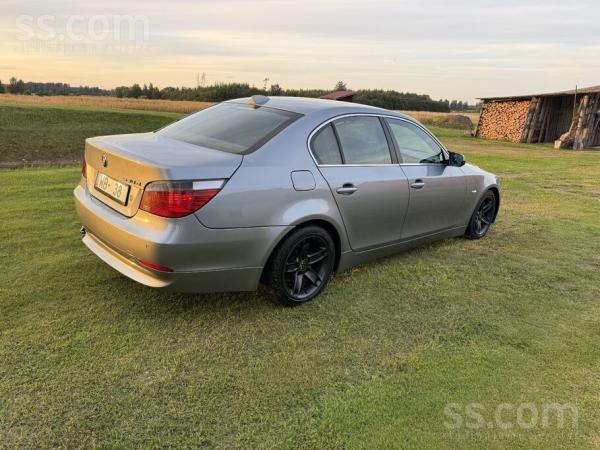 Grey BMW 530 2005 in Aizkraukle, with an engine capacity of 3.00 L and mileage of 320 thousand km for 3450 €, photo 11 on AUTOMOTO.COM.LV