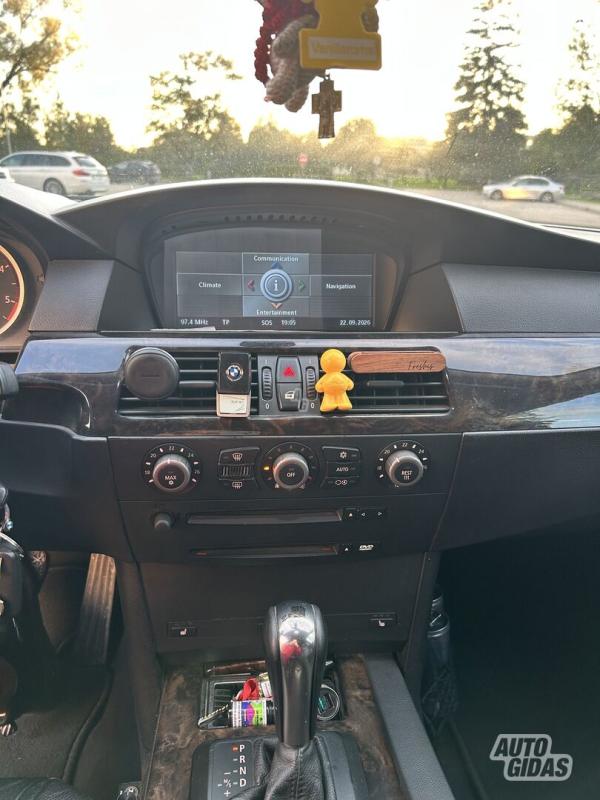 Pelēks BMW 530 2005 Raseiniai, ar dzinēja tilpumu 3.00 L un nobraukumu 367 tūkst. km par 3300 €, foto 9 vietnē AUTOMOTO.COM.LV