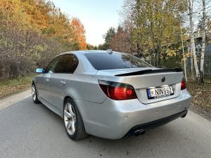 Pelēks BMW 530 2005 Viļņa, ar dzinēja tilpumu 3.00 L un nobraukumu 395 tūkst. km par 3000 €, foto 4 vietnē AUTOMOTO.COM.LV