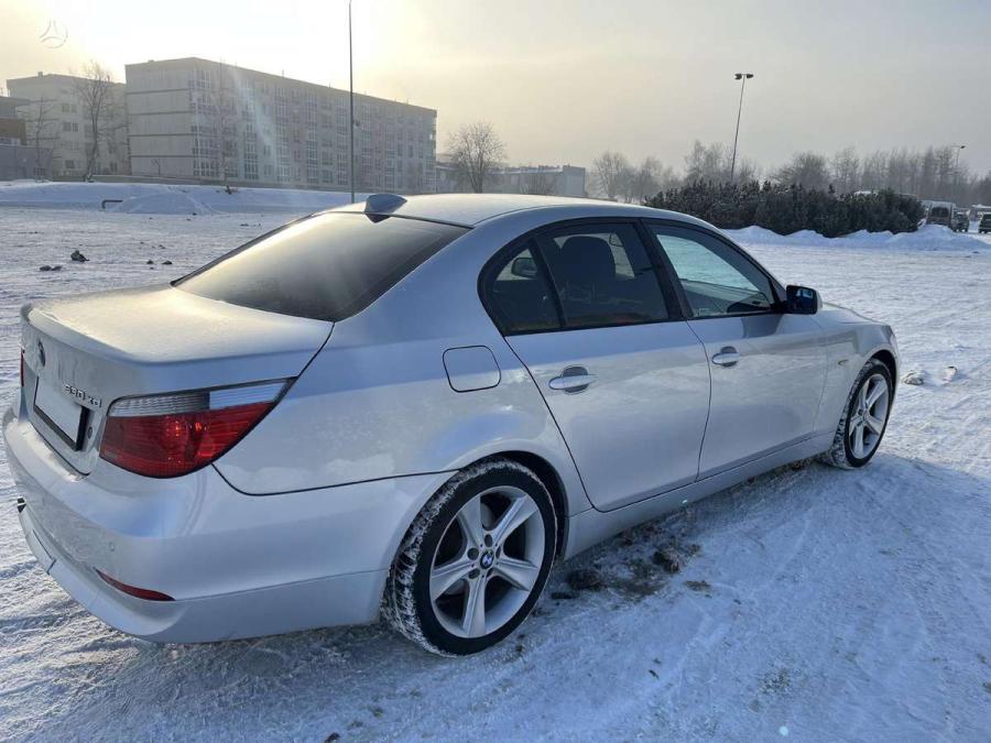 Pelēks BMW 530 2006 Šauļi, ar dzinēja tilpumu 2.99 L un nobraukumu 373 tūkst. km par 4500 €, foto 5 vietnē AUTOMOTO.COM.LV