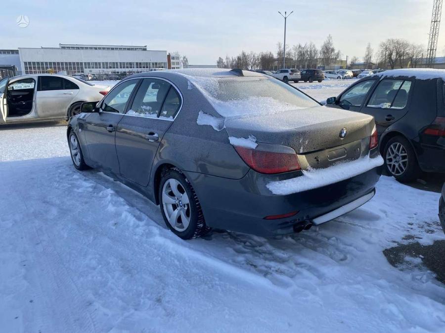 Grey BMW 530 2006 in Marijampole, with an engine capacity of 3.00 L and mileage of 330 thousand km for 3300 €, photo 4 on AUTOMOTO.COM.LV