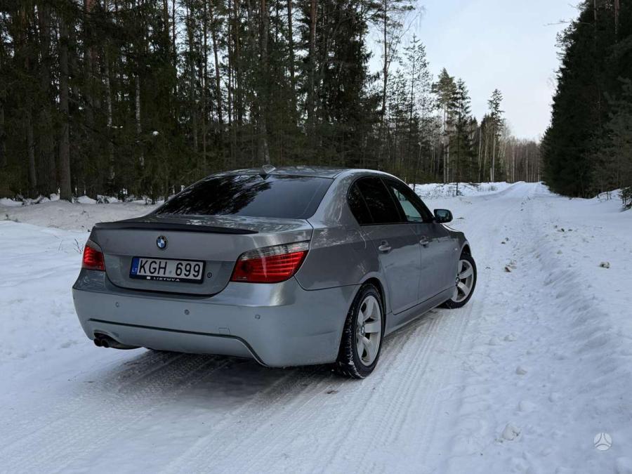 Pelēks BMW 530 2006 Kauņa, ar dzinēja tilpumu 2.99 L un nobraukumu 407 tūkst. km par 3900 €, foto 9 vietnē AUTOMOTO.COM.LV