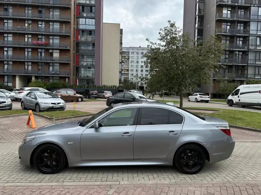 Grey BMW 530 2006 in Riga, with an engine capacity of 3.00 L and mileage of 380 thousand km for 3990 €, photo 4 on AUTOMOTO.COM.LV