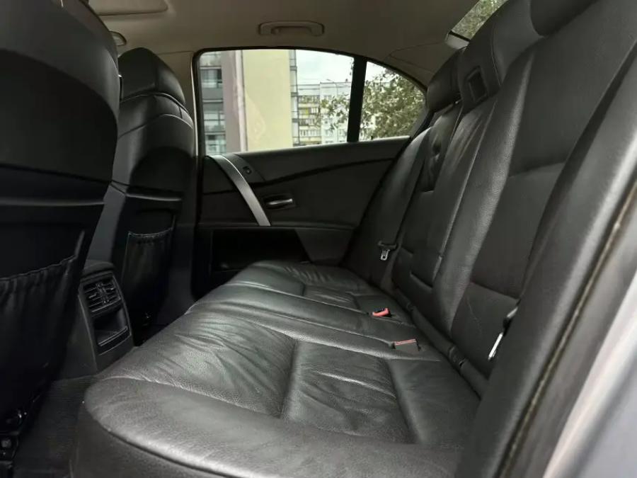 Grey BMW 530 2006 in Riga, with an engine capacity of 3.00 L and mileage of 380 thousand km for 3990 €, photo 16 on AUTOMOTO.COM.LV