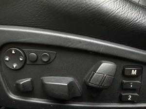 Grey BMW 530 2006 in Riga, with an engine capacity of 3.00 L and mileage of 380 thousand km for 3990 €, photo 18 on AUTOMOTO.COM.LV