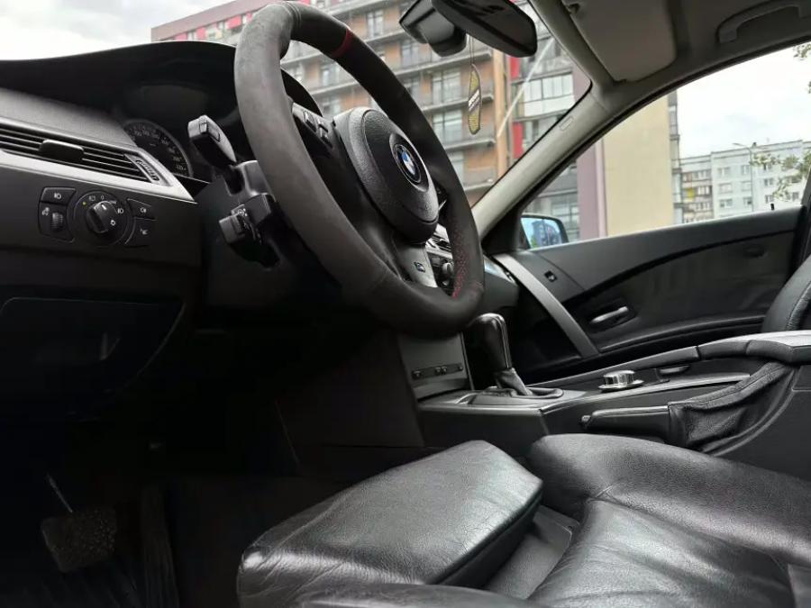 Grey BMW 530 2006 in Riga, with an engine capacity of 3.00 L and mileage of 380 thousand km for 3990 €, photo 19 on AUTOMOTO.COM.LV