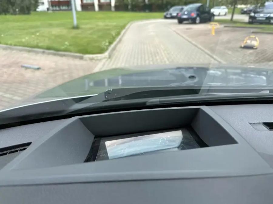 Grey BMW 530 2006 in Riga, with an engine capacity of 3.00 L and mileage of 380 thousand km for 3990 €, photo 20 on AUTOMOTO.COM.LV