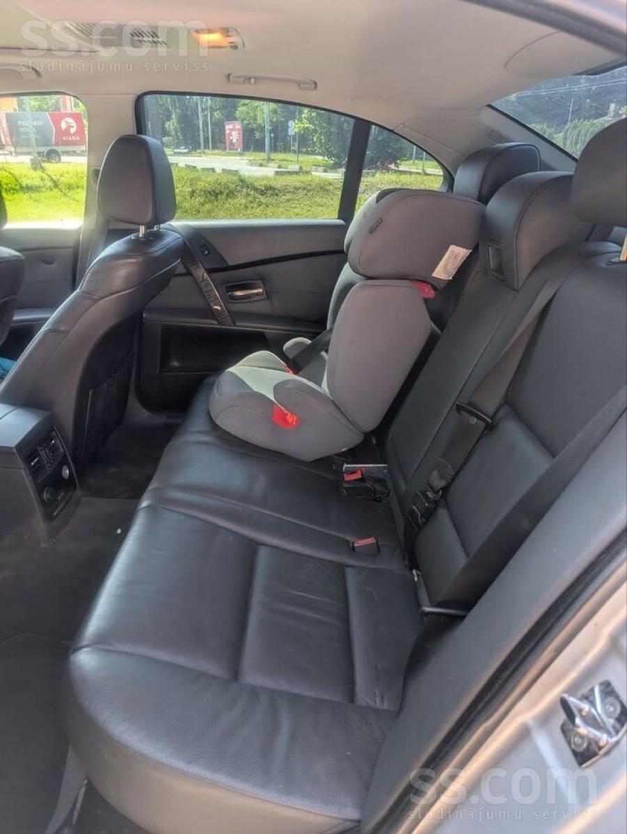 Grey BMW 530 2006 in Riga, with an engine capacity of 3.00 L and mileage of 240 thousand km for 4200 €, photo 9 on AUTOMOTO.COM.LV