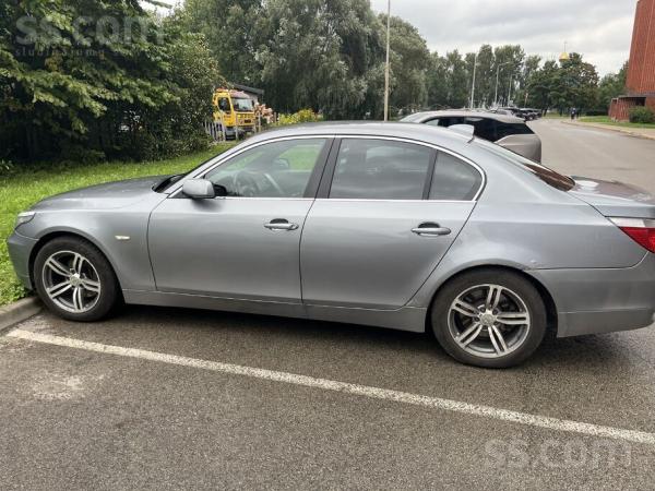 Grey BMW 530 2006 in Riga, with an engine capacity of 3.00 L and mileage of 215 thousand km for 2300 €, photo 4 on AUTOMOTO.COM.LV