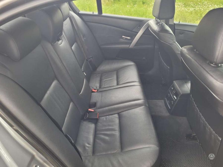 Pelēks BMW 530 2006 Viļņa, ar dzinēja tilpumu 2.99 L un nobraukumu 460 tūkst. km par 3000 €, foto 9 vietnē AUTOMOTO.COM.LV