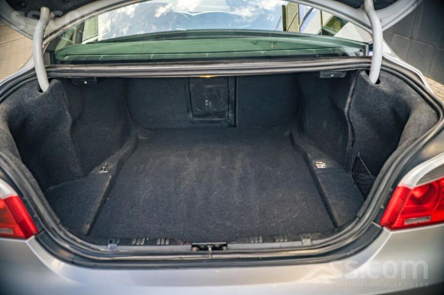 Pelēks BMW 530 2006 Rīga, ar dzinēja tilpumu 3.00 L un nobraukumu 327 tūkst. km par 2990 €, foto 16 vietnē AUTOMOTO.COM.LV