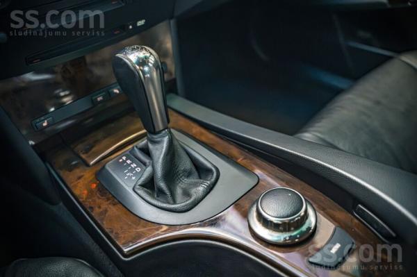 Grey BMW 530 2006 in Riga, with an engine capacity of 3.00 L and mileage of 327 thousand km for 2990 €, photo 9 on AUTOMOTO.COM.LV