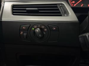 Grey BMW 530 2006 in Kaunas, with an engine capacity of 3.00 L and mileage of 303 thousand km for 1950 €, photo 15 on AUTOMOTO.COM.LV