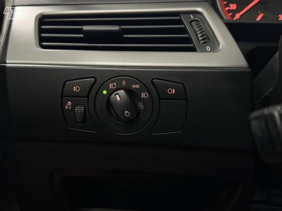 Grey BMW 530 2006 in Kaunas, with an engine capacity of 3.00 L and mileage of 303 thousand km for 1950 €, photo 15 on AUTOMOTO.COM.LV