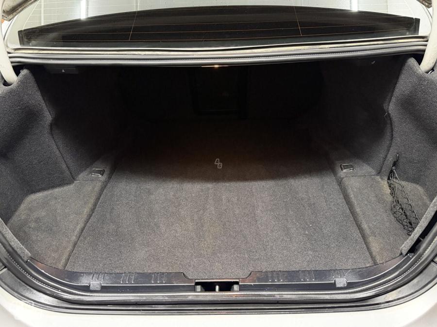 Grey BMW 530 2006 in Kaunas, with an engine capacity of 3.00 L and mileage of 303 thousand km for 1950 €, photo 21 on AUTOMOTO.COM.LV