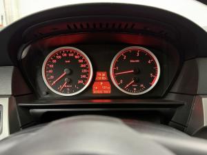 Grey BMW 530 2006 in Kaunas, with an engine capacity of 3.00 L and mileage of 303 thousand km for 1950 €, photo 24 on AUTOMOTO.COM.LV