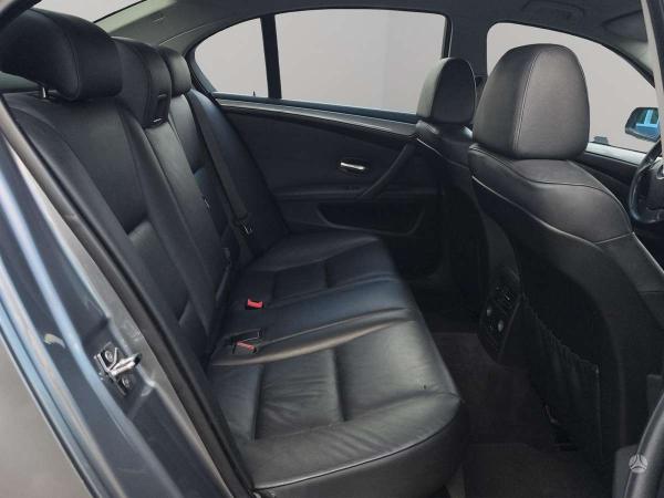 Grey BMW 530 2007 in Vilnius, with an engine capacity of 3.00 L and mileage of 308 thousand km for 5499 €, photo 9 on AUTOMOTO.COM.LV