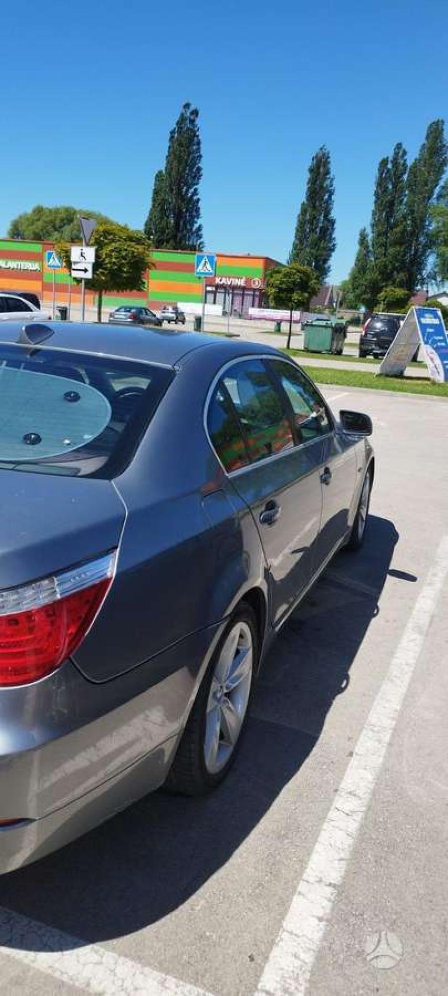Pelēks BMW 530 2007 Klaipėda, ar dzinēja tilpumu 2.99 L un nobraukumu 329 tūkst. km par 4200 €, foto 12 vietnē AUTOMOTO.COM.LV