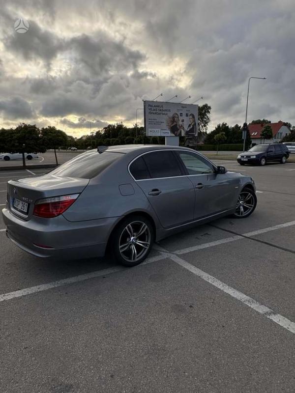Grey BMW 530 2007 in Panevezys, with an engine capacity of 2.99 L and mileage of 385 thousand km for 5500 €, photo 4 on AUTOMOTO.COM.LV