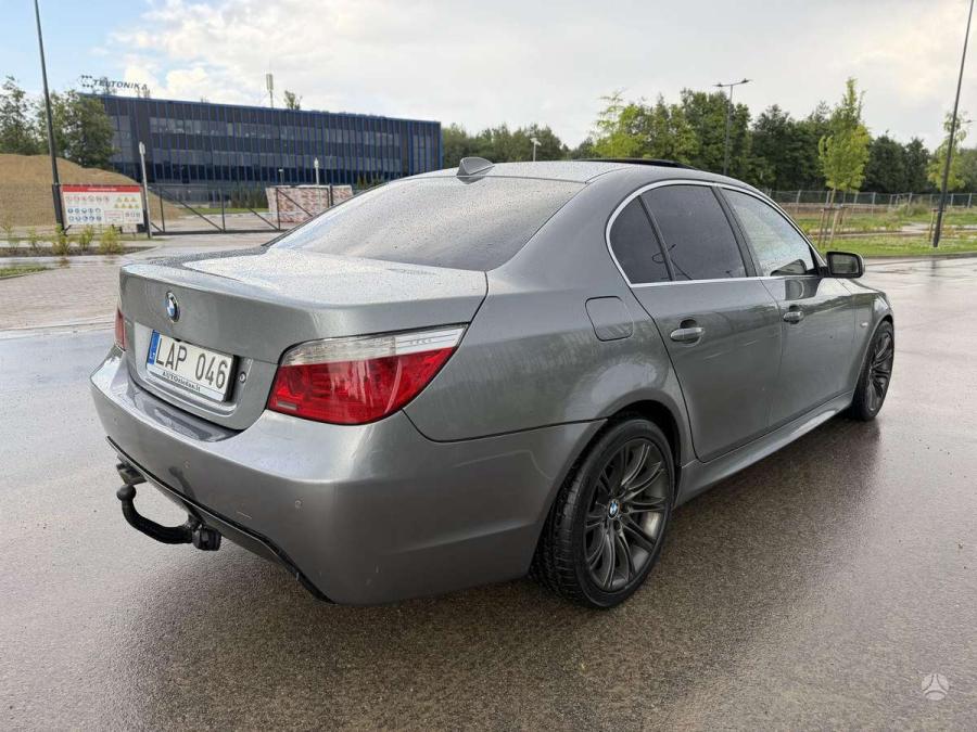 Grey BMW 530 2007 in Vilnius, with an engine capacity of 2.99 L and mileage of 400 thousand km for 5999 €, photo 17 on AUTOMOTO.COM.LV