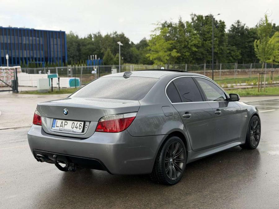 Grey BMW 530 2007 in Vilnius, with an engine capacity of 2.99 L and mileage of 400 thousand km for 5999 €, photo 18 on AUTOMOTO.COM.LV