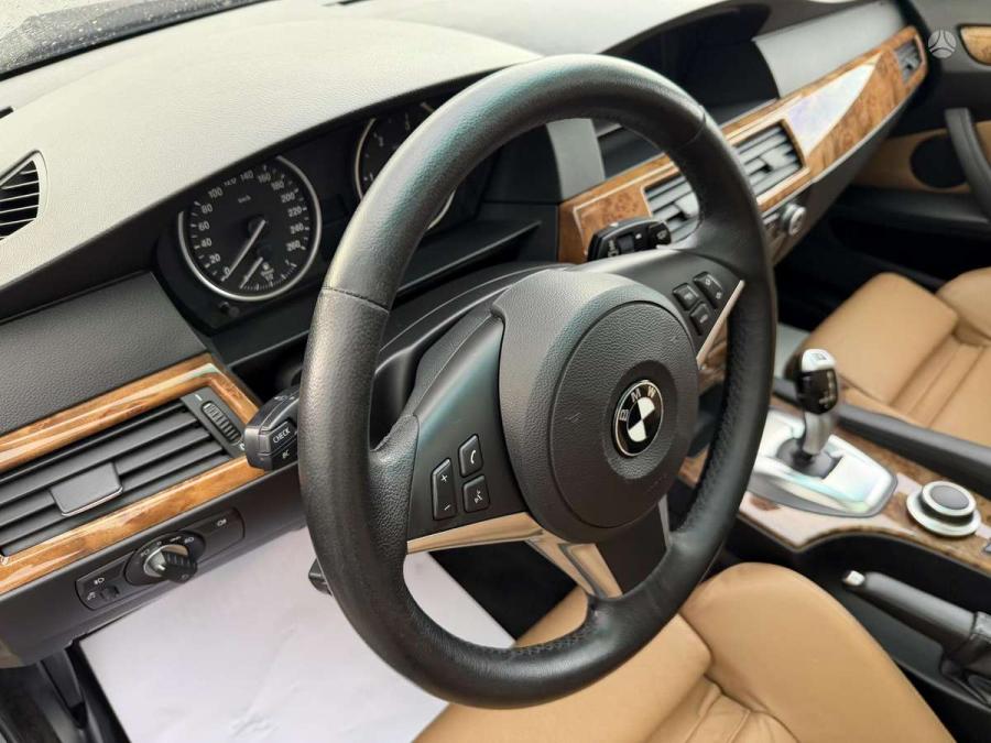 Grey BMW 530 2007 in Vilnius, with an engine capacity of 2.99 L and mileage of 400 thousand km for 5999 €, photo 28 on AUTOMOTO.COM.LV