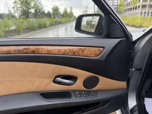 Grey BMW 530 2007 in Vilnius, with an engine capacity of 2.99 L and mileage of 400 thousand km for 5999 €, photo 35 on AUTOMOTO.COM.LV